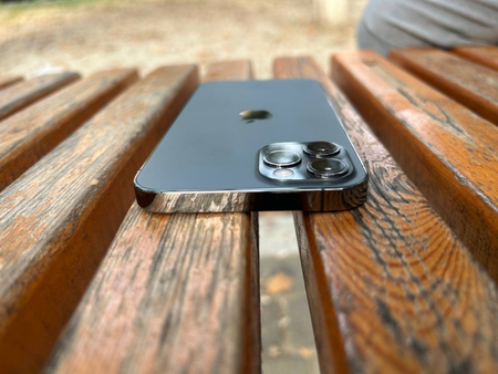 iPhone 12 Pro: Черный бриллиант в твоих руках!