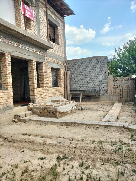Sabzavot mahaladan 2.5 km ichkarida