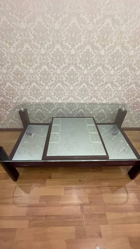 Продам журнальный столик из закалённое стекла
