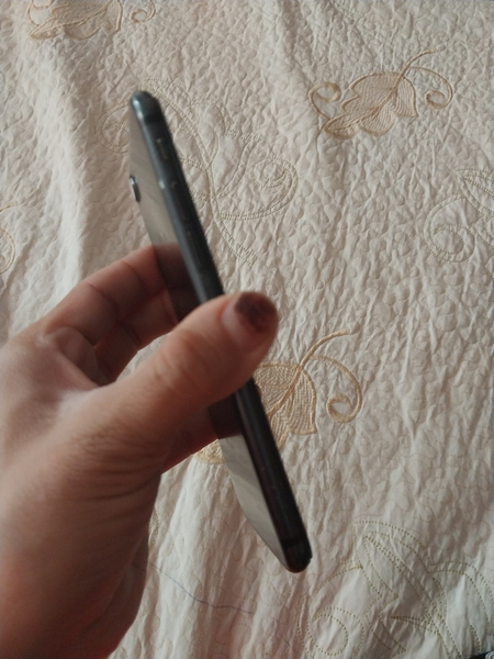 IPhone 7. Holati yaxshi Srochna sotiladi