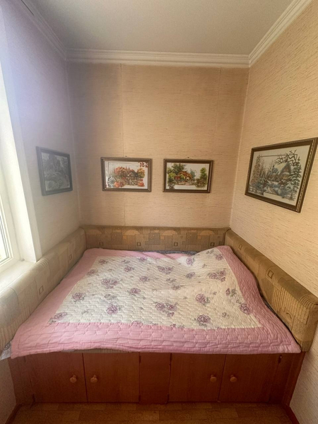 Продаётся 1/1/5 на массиве Ахмад Югнакий ТТЗ, балкон 2х3