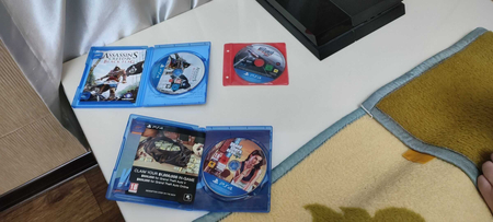 Продаю Playstation 4 вместе с телевизором и креплением для телевизора