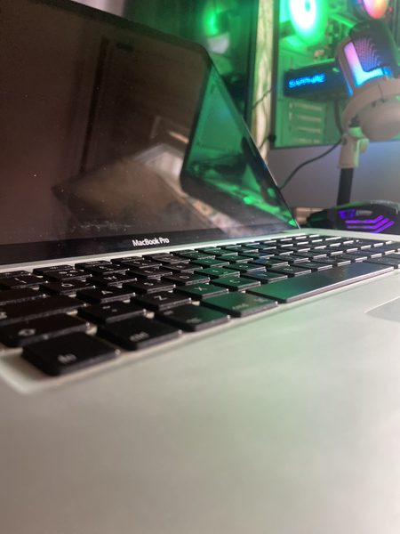 Продается Macbook pro (2009) все отлично работает