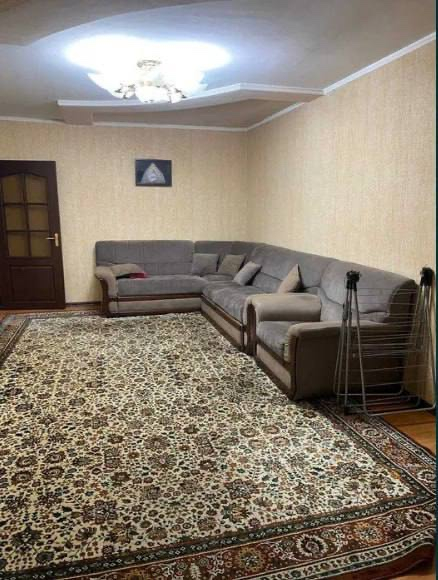 3/4/5 Продаётся на Бобура с обстановкой