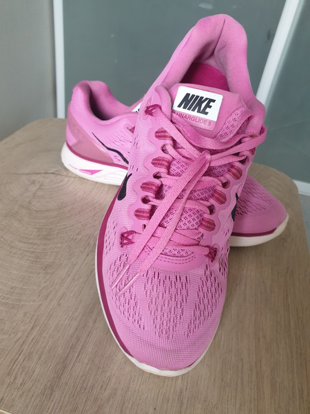 Кроссовки  NIKE оригинал