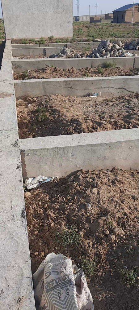 2 sotih yer uchastkasi sotiladi fundament quyilgan