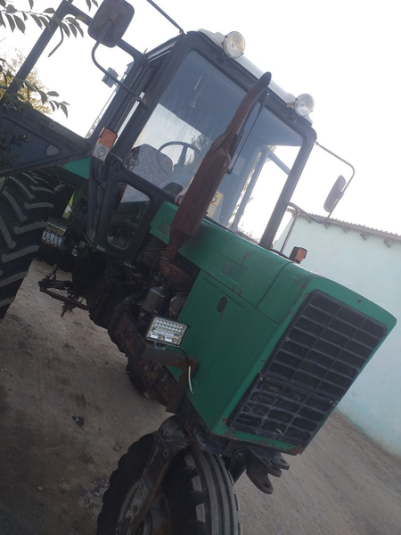 Traktor Mtz 80 sotiladi