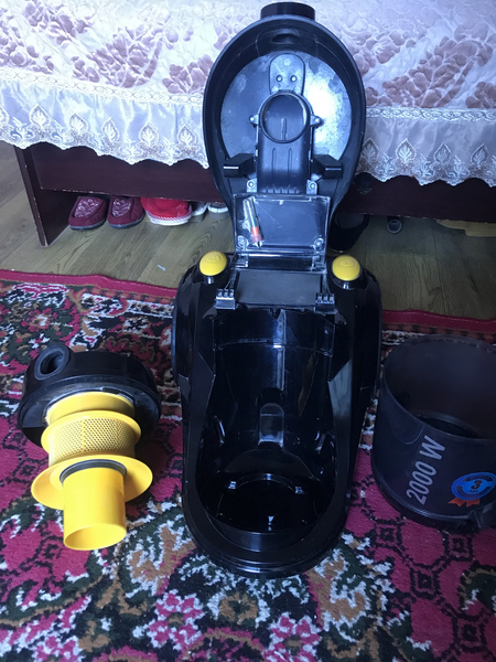 Пылесос CONFORD 2000W