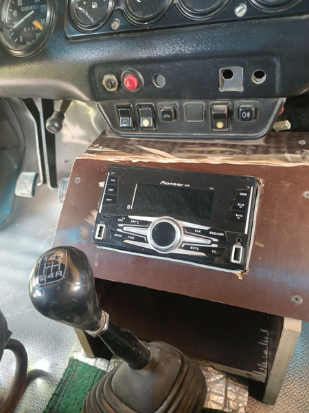 Uaz 31512 qaytadan qo’ldan o’tilgan kraskasi minishga deb taxlaga biza