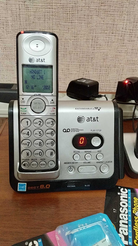 Продам радиотелефон AT&T три трубки на один телефонный номер.