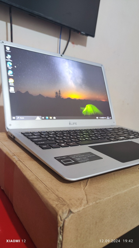 Sroshni satiladi taza notebook  Zed Air plus baxasi kelisimli