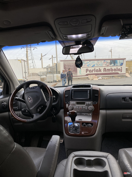 Kia carnival