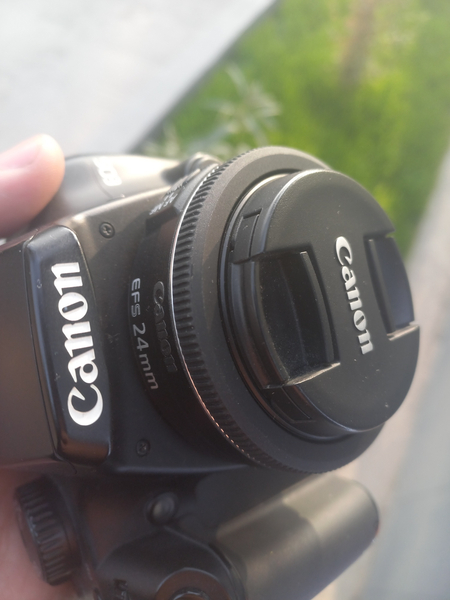 Canon Rebel XS+24mm STM obyektiv