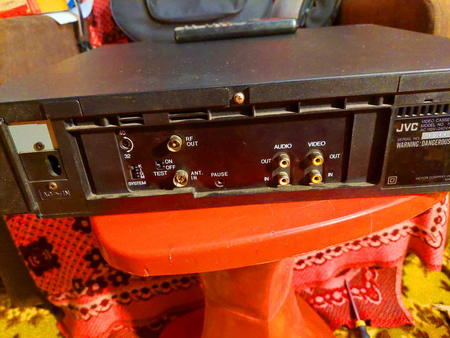 Продам видеомагнитофон JVC HR-J417MS Японской сборки