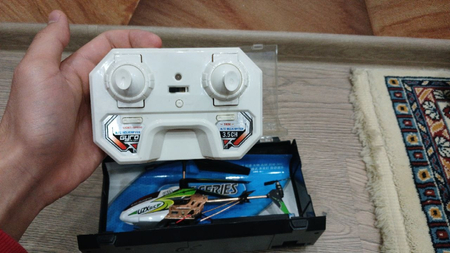Игрушечный вертолёт