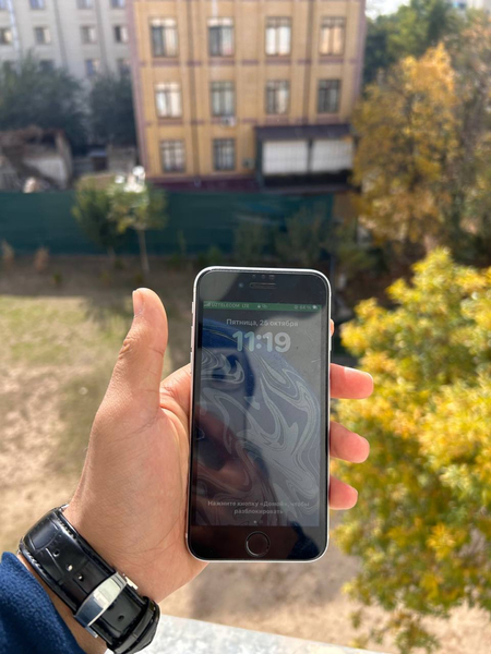 Iphone SE 2020 sotiladi