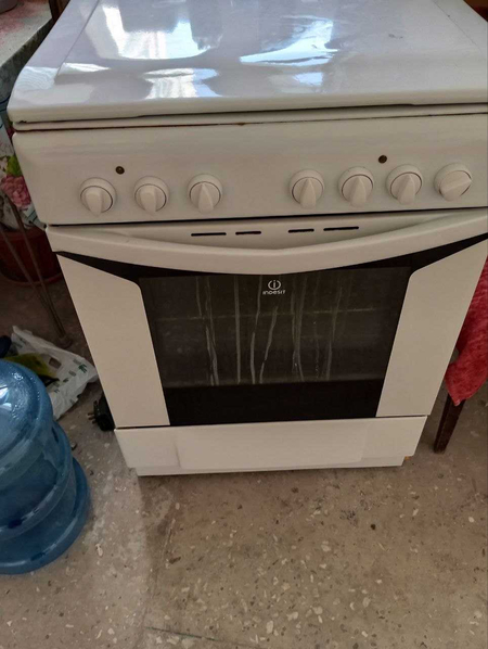 Электроплита indesit  бу в отличном состоянии. горелки заменены
