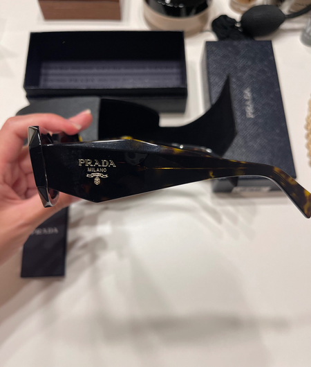 Солнцезащитные очки Prada