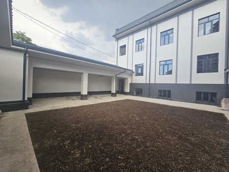 Под гостиница. Коробка. мирабадский р. 4.5 соток. 3 этаж. 700м²