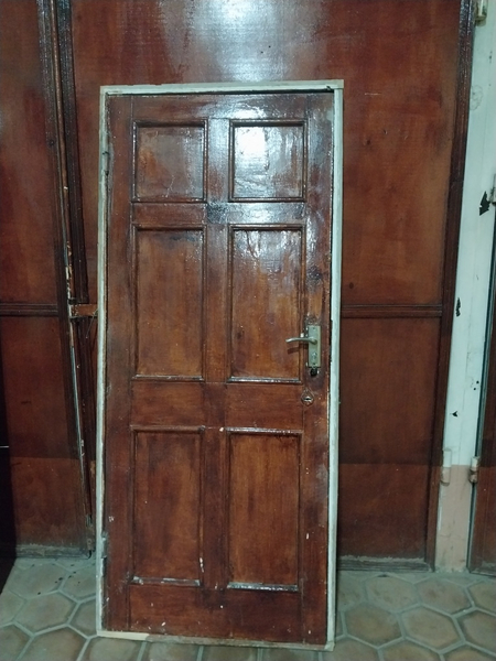 Eshiklar sotiladi
