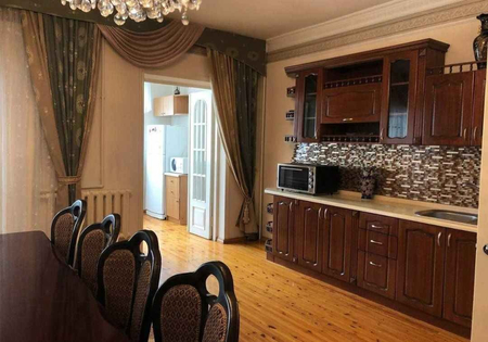 Kvartira в Мирабадском районе 3/3/4 на Кунаева
