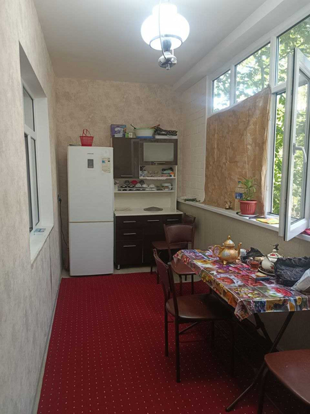 Срочна продаётся 2 х комнатная квартира в массиве феруза 2/1/4 63000$