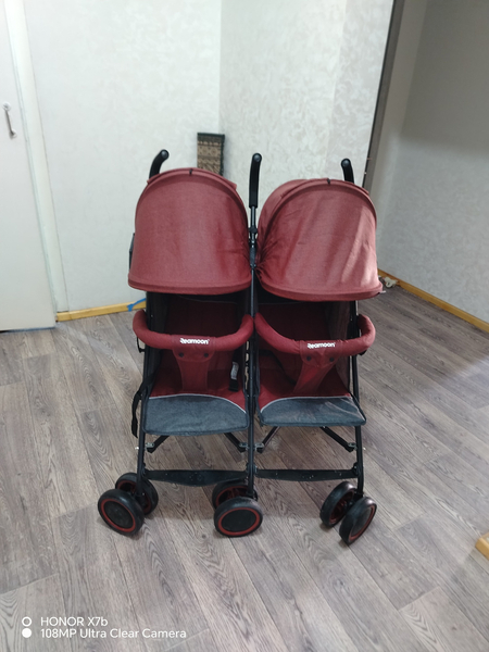 Коляска эгизакларники