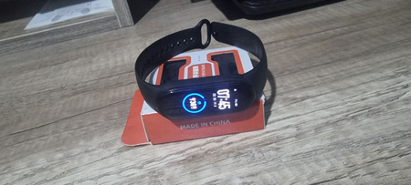 Срочно продаю MI BAND 5