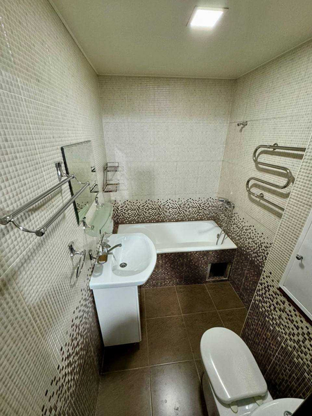 Uy sotaman CHilonzor26 3xona 4-etaj remontli balkon 2*6 maydoni 70