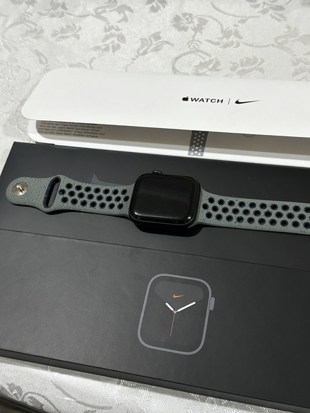 Срочна Apple Watch SE Nike Edition 44 mm