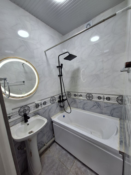 Yunsobod 4 kv  2/4/4/ 54m2 Moljal Yunsobotiski krug Avtosalon