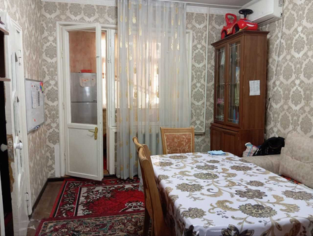 Продаётся квартиры 2/1/4 на Юнусабадском районе 11-й кв (J1828)