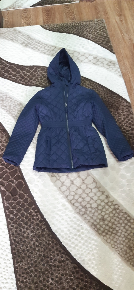 Продам  курточки  на девочек.