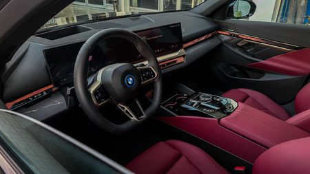 Продам новый BMW XM Гибрид
