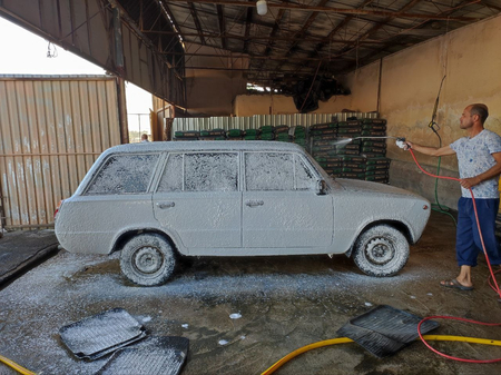 Vaz 2102 sotiladi
