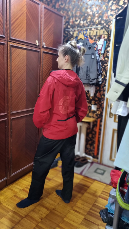 Продаются женские спортивные костюмы