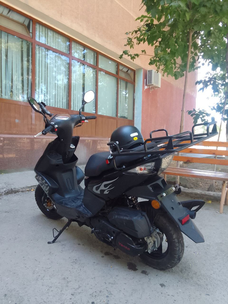 Moto skuter sotipadi
