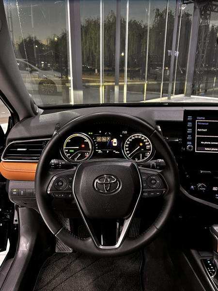 TOYOTA Camry Hybrid