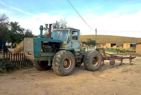 Traktor T150  zapas 2 ta balon va Plugi qo'shib beriladi, holati ideal