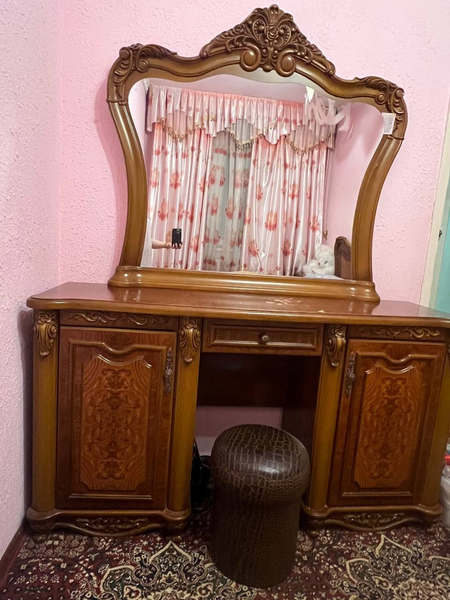 Продаётся спальный гарнитур б/у