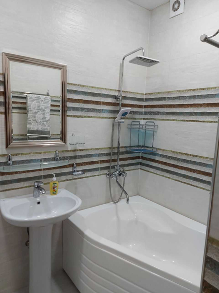 Срочно продается 2/2/9 квартира 60 м2  на Ц-1  Ор-р: Тата гостиница
