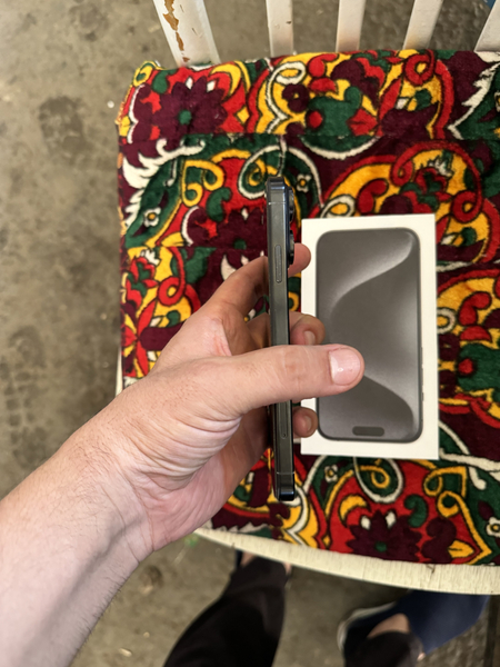 Iphone xr 15 pro  128 g korpusli karopka dak bor ideal holatda