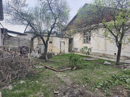 Uy,xonadon,hovli,uchastka sotiladi. 12 sotix