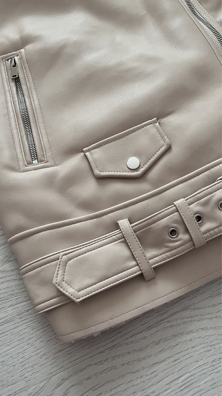 Продам дублёнку авиатор от Stradivarius