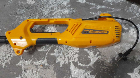 Мощный триммер фирмы ROLF7A225. 700 W. 10000 об. в мин.