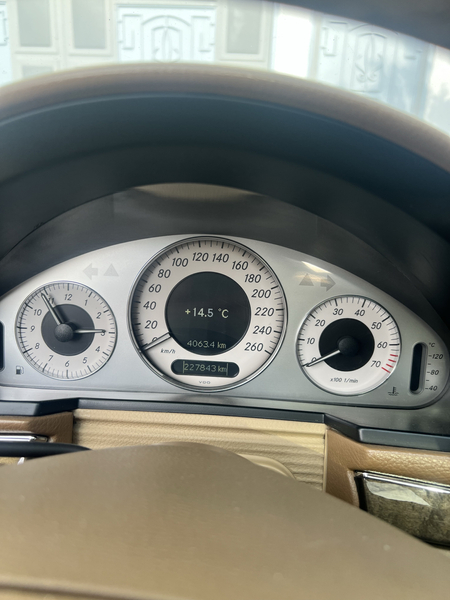 Mercedes-benz w211 e280 sotiladi