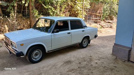Jiguli 2107 sotiladi