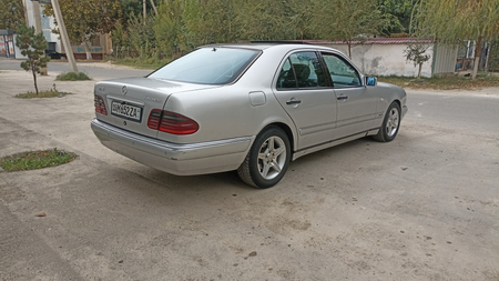Mercedes Benz W210