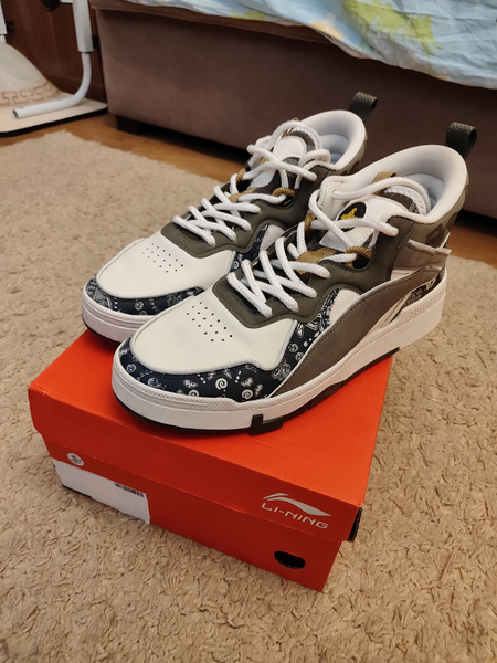 Кроссовки от li-ning