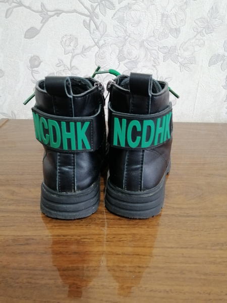 Продаются ботинки
